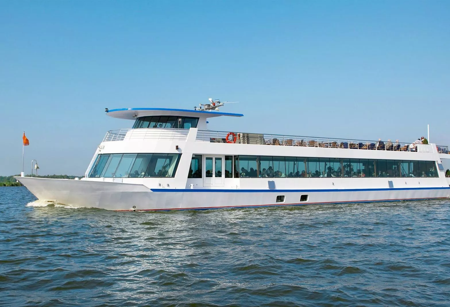 River Lounge 2: аренда теплохода для вашего мероприятия